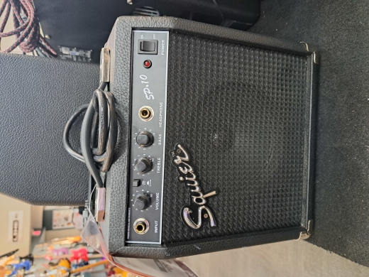 Gear Hunter | Squier SP10 Amp